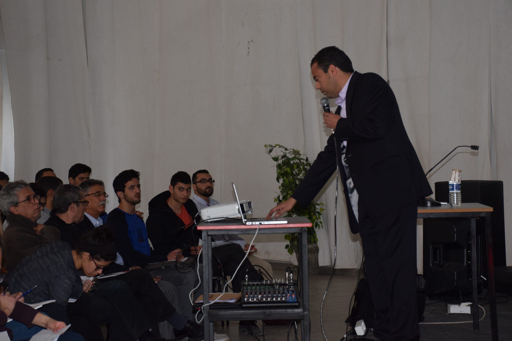 Esprit School of Business - Conférence de M. Anis Sahbani