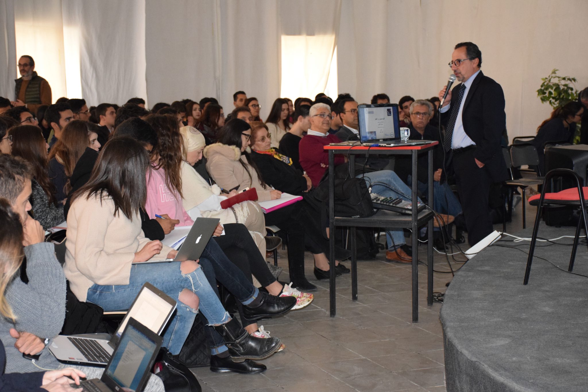 Esprit School of Business - Conférence de M. Nébil Belaam