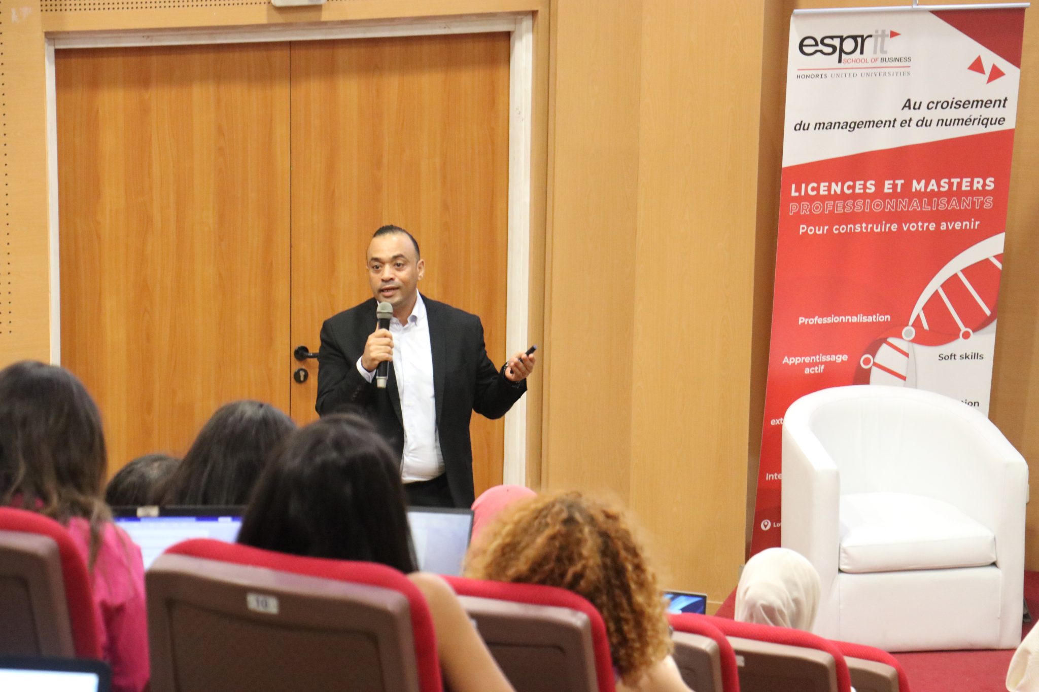 Esprit School of Business - Conférence de M. Akram Mekni