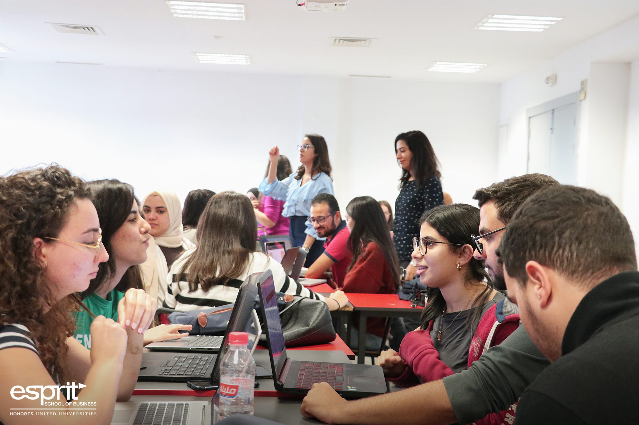 Esprit School of Business - Workshops IA par l'équipe Task Force!